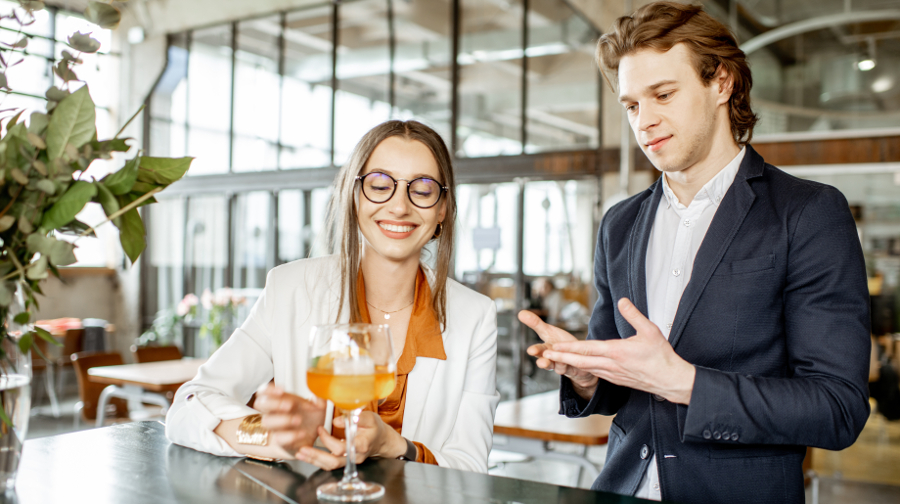 Comment inviter une fille à dîner : soyez naturel et positif